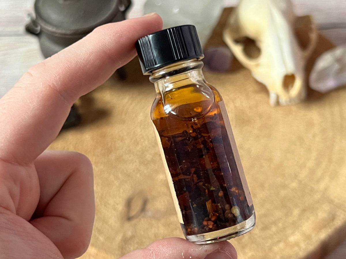 Flying Devil- Conjure Oil – The Crow's Cauldron